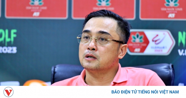 CLB Bình Định thua ngược Hà Nội FC, HLV Đức Thắng bức xúc với trọng tài